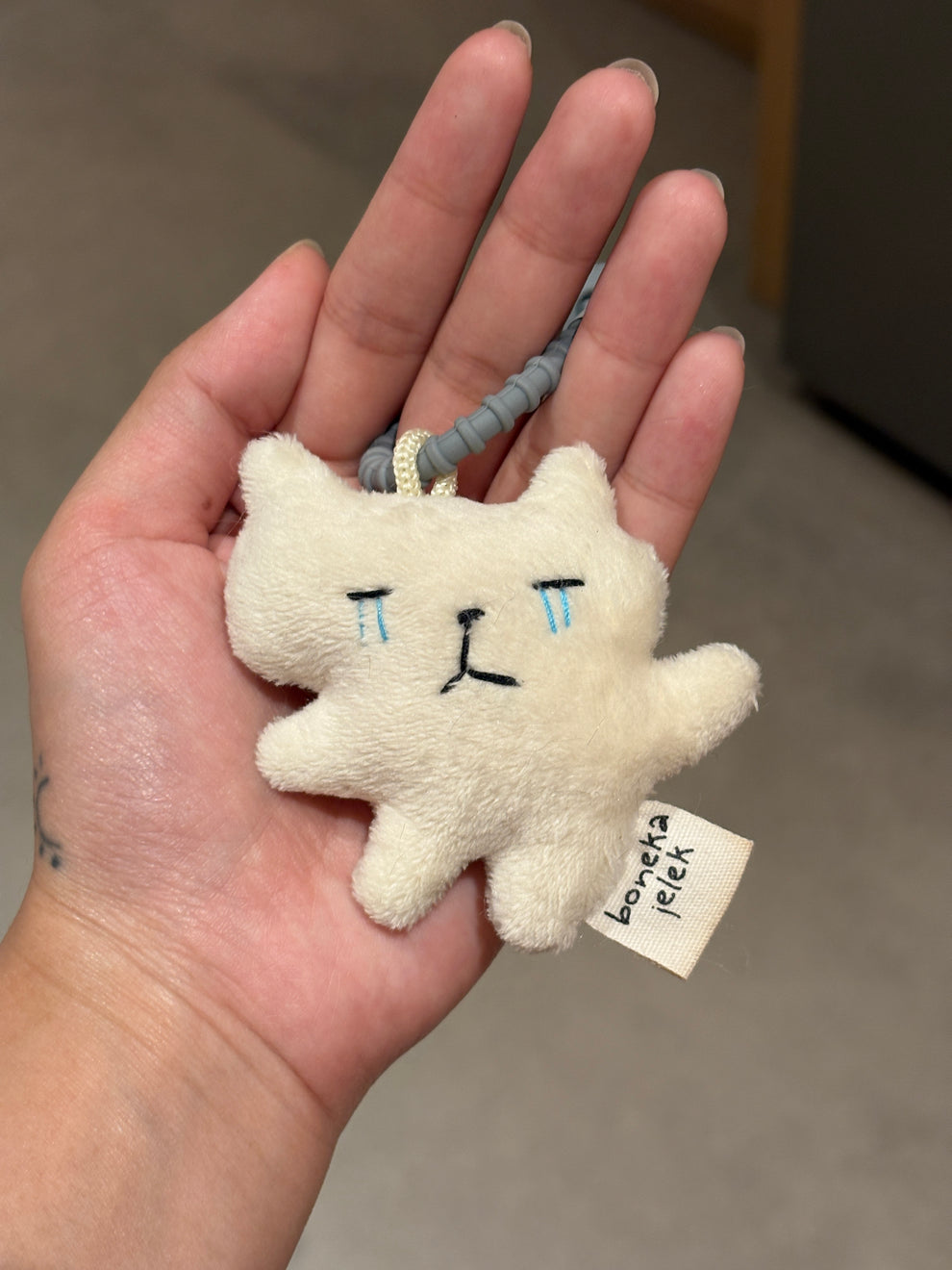Crying Cat – Boneka Jelek